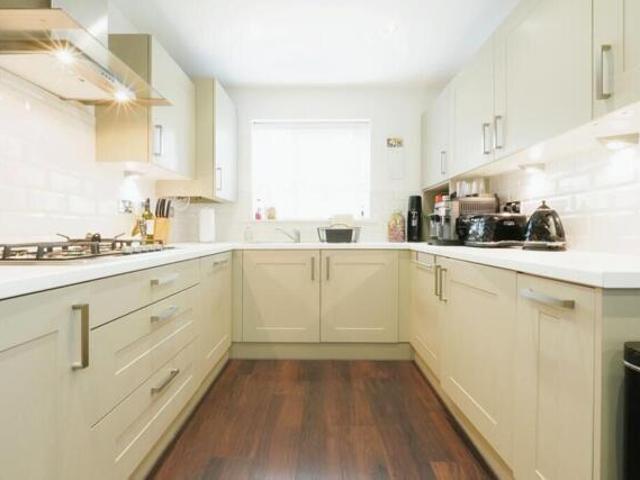 3 Bedroom House London Essex LS98377525