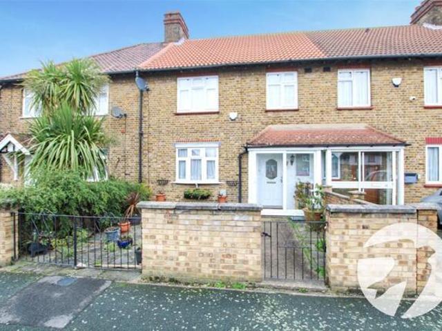 3 Bedroom House London Greater London LS101316200