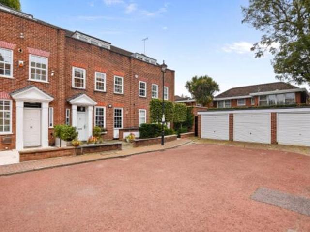 3 Bedroom House London Greater London LS101316523
