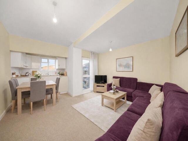 3 Bedroom House London Greater London LS101677374