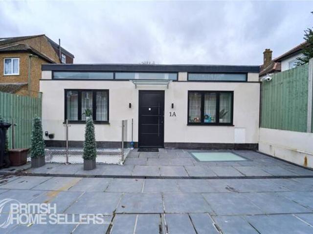 3 Bedroom House London Greater London LS101931398