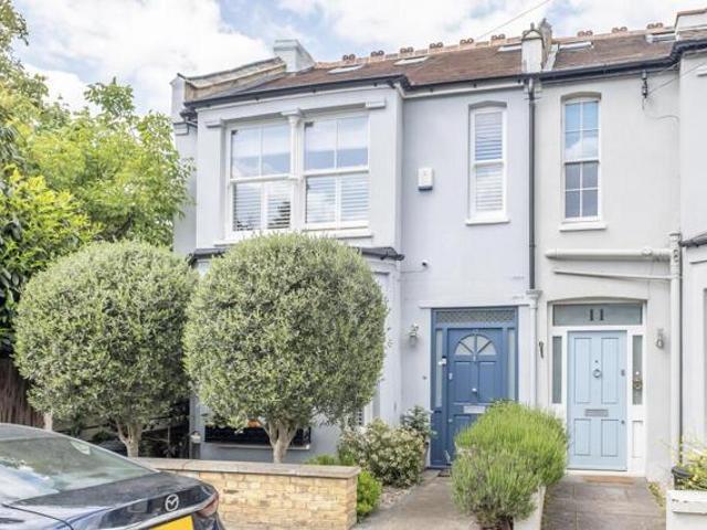 3 Bedroom House London Greater London LS98477346