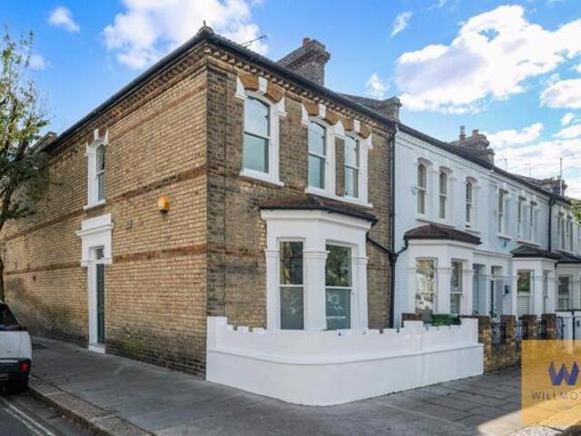 3 Bedroom House London Greater London LS98834670