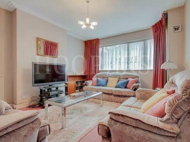 3 Bedroom House London Greater London LS98930307