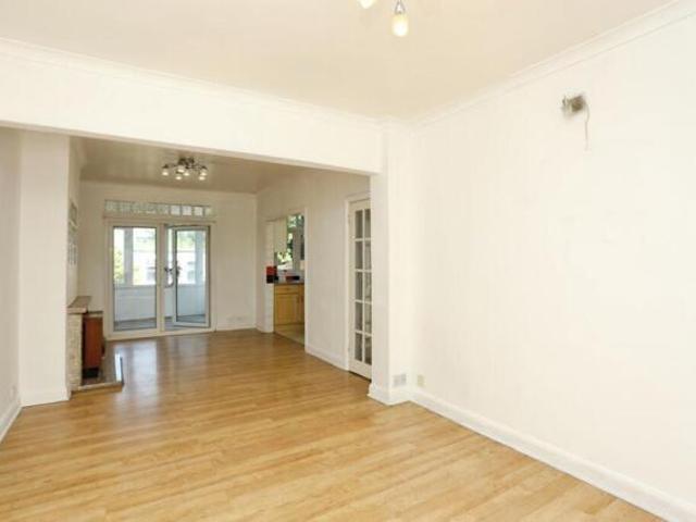 3 Bedroom House London Greater London LS99571941