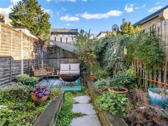 3 Bedroom House London Greater London LS99608479