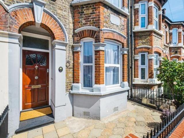 3 Bedroom House London Greater London LS99029614