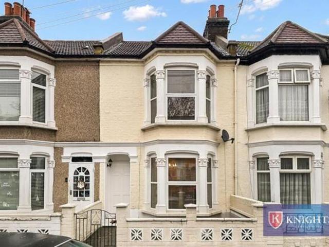 3 Bedroom House London Greater London LS99236924