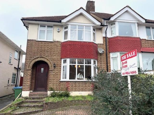 3 Bedroom House London Greater London 100342827