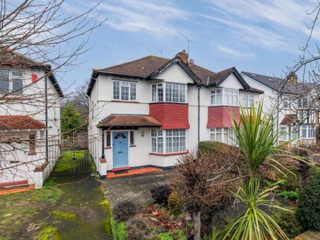 3 Bedroom House London Greater London 100579161