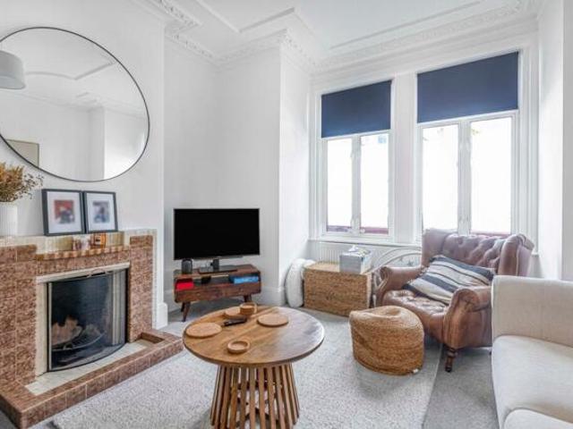 3 Bedroom House London Greater London 100854942