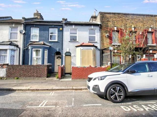 3 Bedroom House London Greater London 100824875