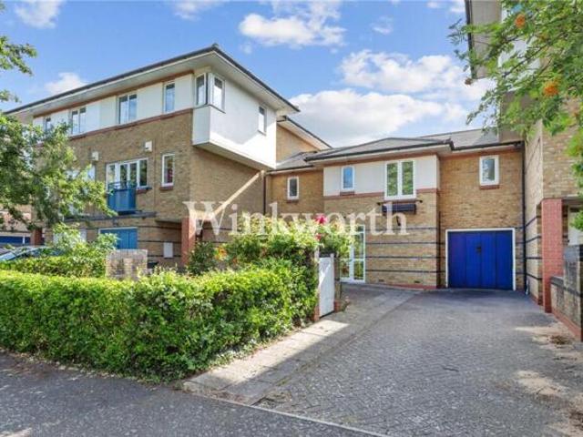 3 Bedroom House London Greater London 101200009