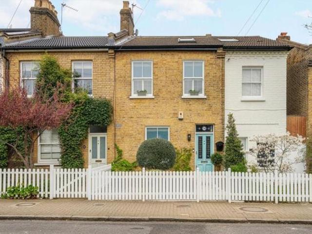 3 Bedroom House London Greater London 101316266