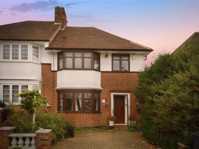 3 Bedroom House London Greater London 98765707