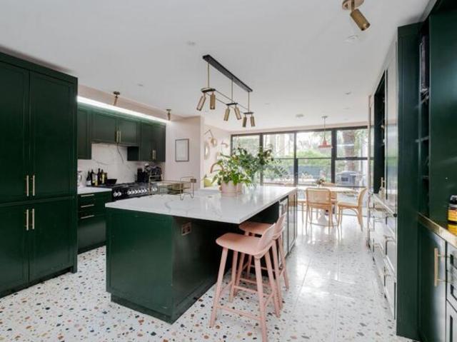 3 Bedroom House London Greater London 99161916