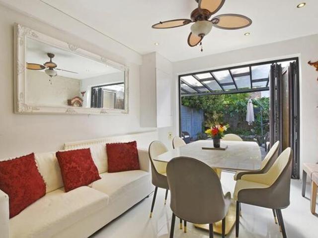 3 Bedroom House London Greater London 99203998