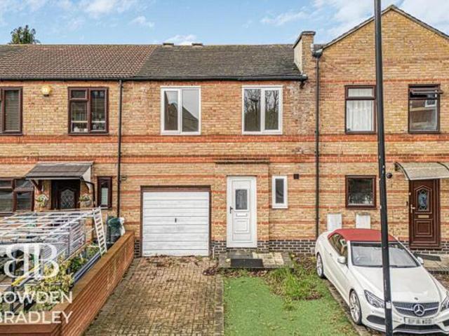 3 Bedroom House London Greater London 99290625