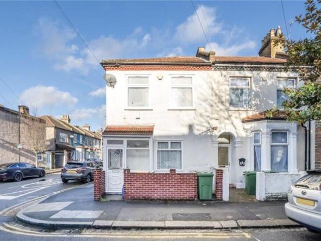 3 Bedroom House London Greater London 99735923