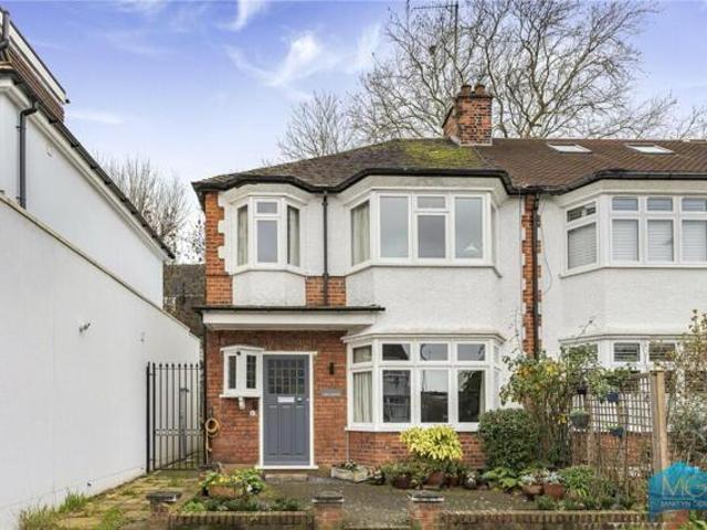 3 Bedroom House London Greater London 99952284