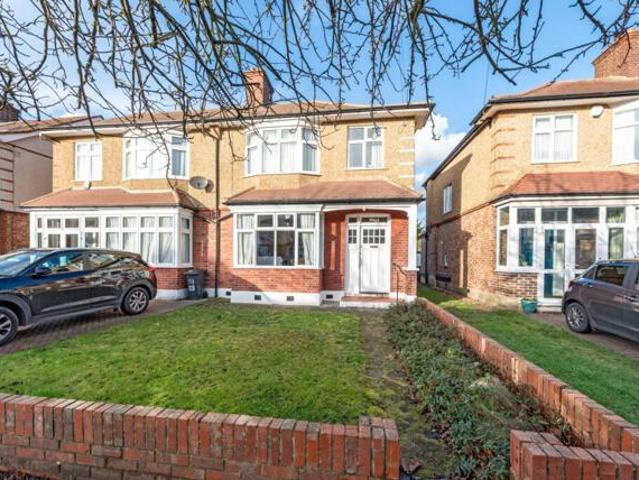 3 Bedroom House London Greater London 99986528