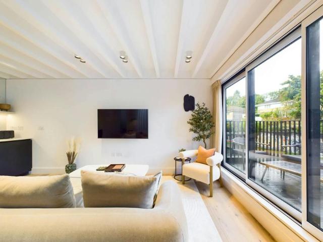 3 Bedroom House London London 91548607