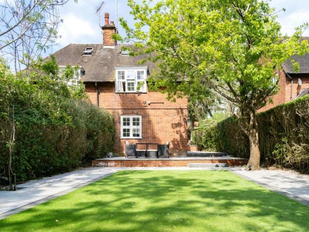 3 Bedroom House London London 101190092