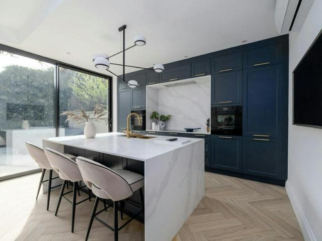 3 Bedroom House London London 102716971