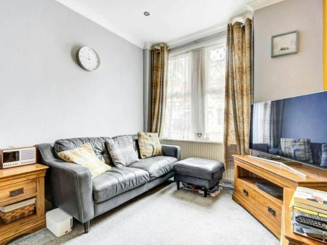 3 Bedroom House London London 102308759