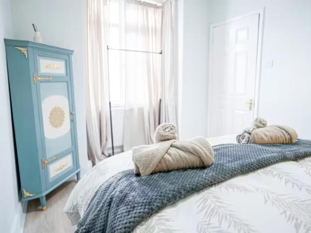 3 Bedroom House London London LS96913115