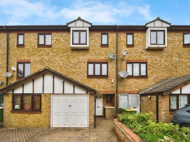 3 Bedroom House Londres Greater London 98118893