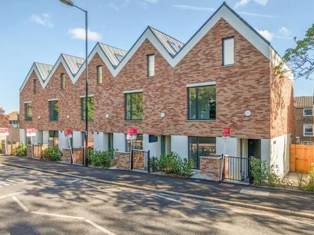 3 Bedroom House Londres Greater London 99161657