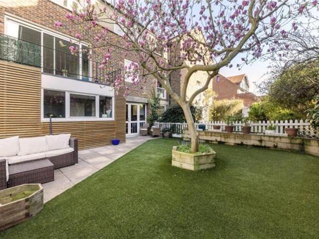 3 Bedroom House Londres Greater London 100786883