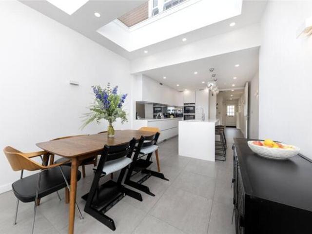 3 Bedroom House Londres Greater London 100855251