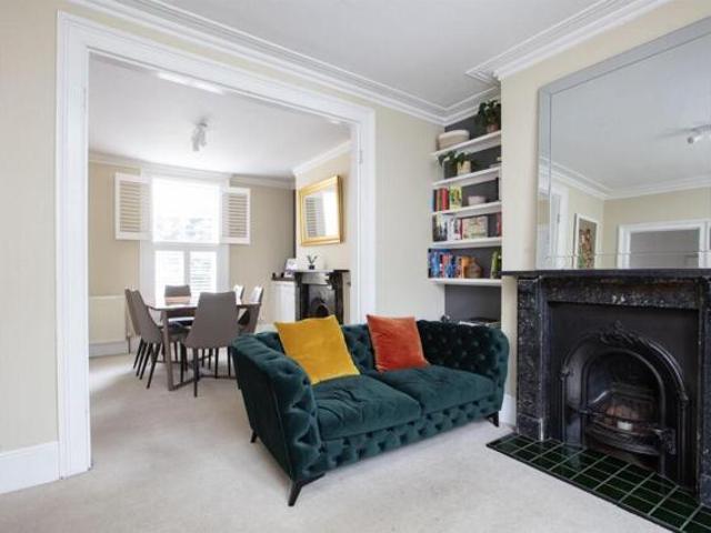 3 Bedroom House Londres Greater London 100988069