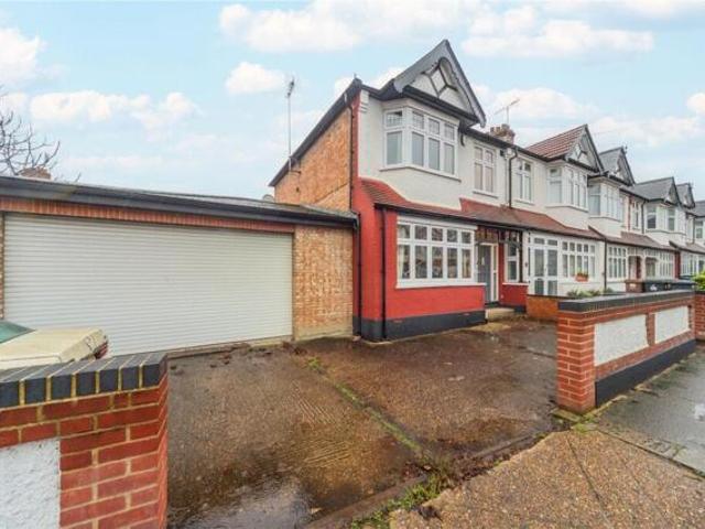3 Bedroom House Londres Greater London 100096822