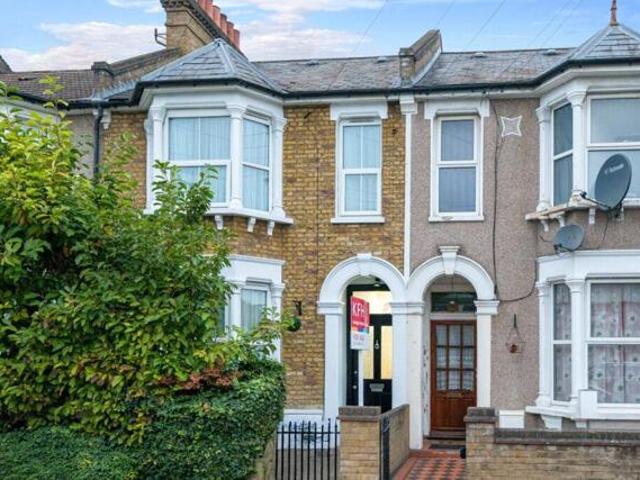 3 Bedroom House Londres Greater London 101200153