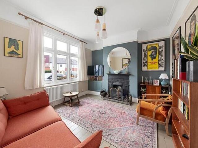 3 Bedroom House Londres Greater London LS100191972