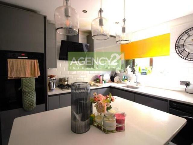 3 Bedroom House Londres Greater London LS101025515