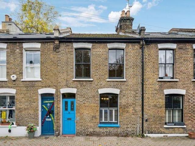 3 Bedroom House Londres Greater London LS98930075