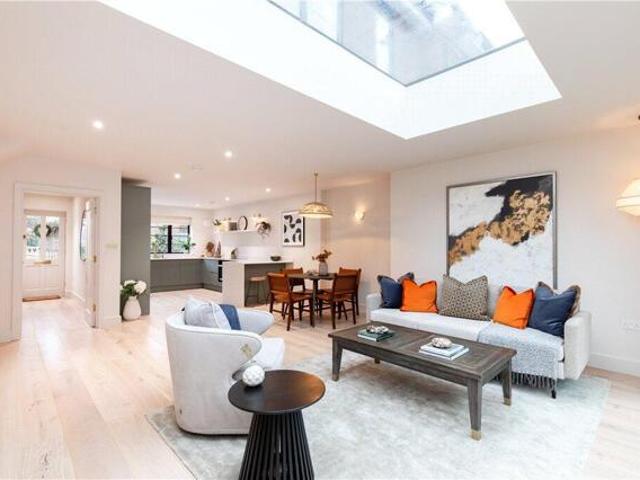 3 Bedroom House Londres Greater London LS99029311