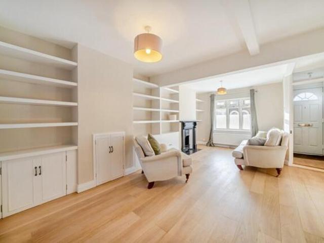 3 Bedroom House Londres Greater London LS99204035