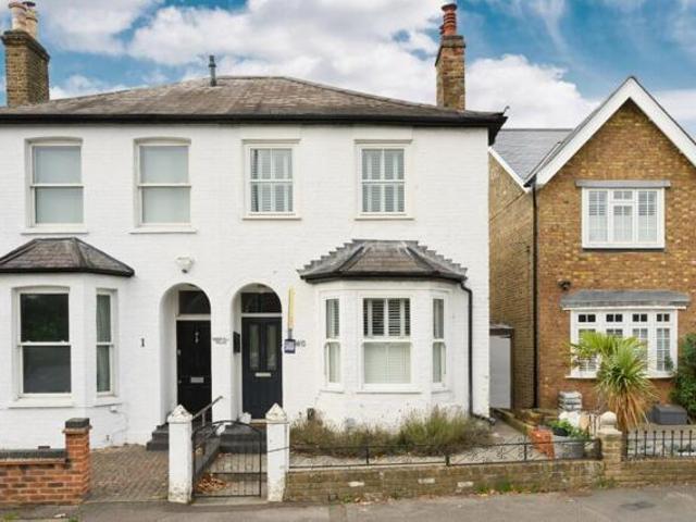 3 Bedroom House Londres Surrey 101676451