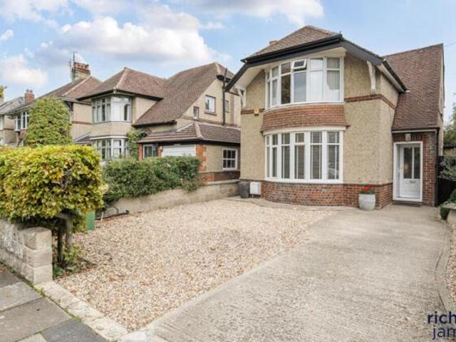 3 Bedroom House Lakeside Swindon LS98969083