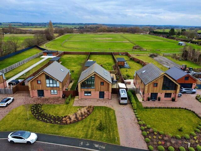 3 Bedroom House Lancs Lancashire 98864403