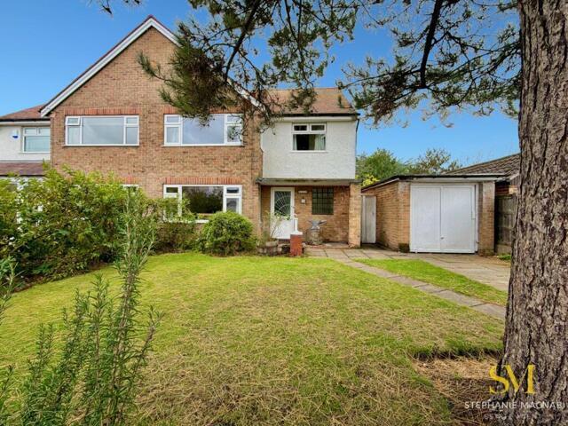3 Bedroom House Lancs Sefton 100426287
