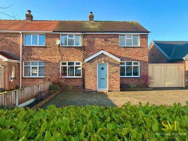 3 Bedroom House Lancs Sefton 98503731