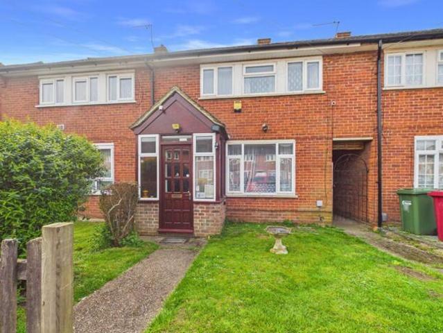3 Bedroom House Langley Slough 100648760