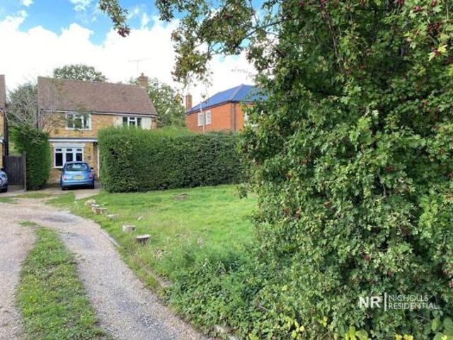 3 Bedroom House Leatherhead Surrey LS98765735