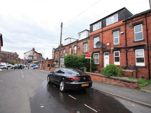 3 Bedroom House Leeds Leeds 99523674